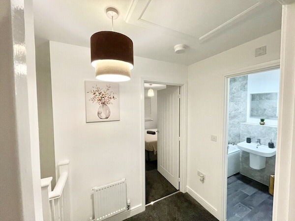 10 Mins To Eurotunnel Free Parking 3 Bedroom House - Folkestone