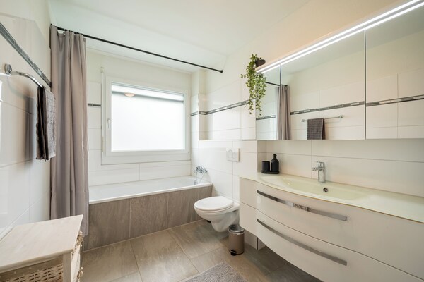 Modern Swiss Apt - Spacious Garden + Parking - Aarau