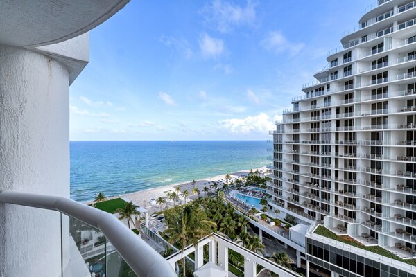 Stylish Oceanview Apartment, Prime Location! - Plantation, FL