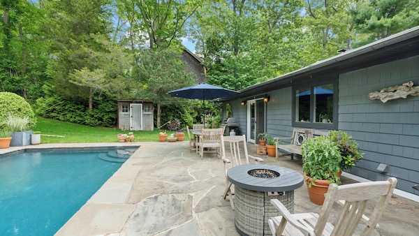 Cozy Southampton Home With Private Pool, Outdoor Dining, Perfect For Families - Sag Harbor, NY