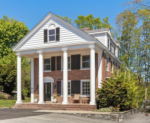 Amazing 3 Bedroom 3 Bath, Fully Renovated, Central Andover Location - Lawrence, MA