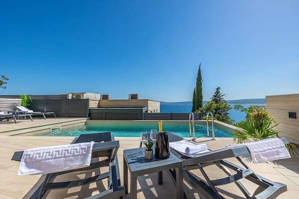 Exquisite Seafront Flat With Pool, Sea View, Private Balcony, Sunbeds - Crikvenica