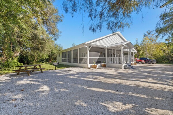 Ultimate Farmhouse Getaway: Shuffleboard, Lounge, Fire-pit & More!\n - Caribe