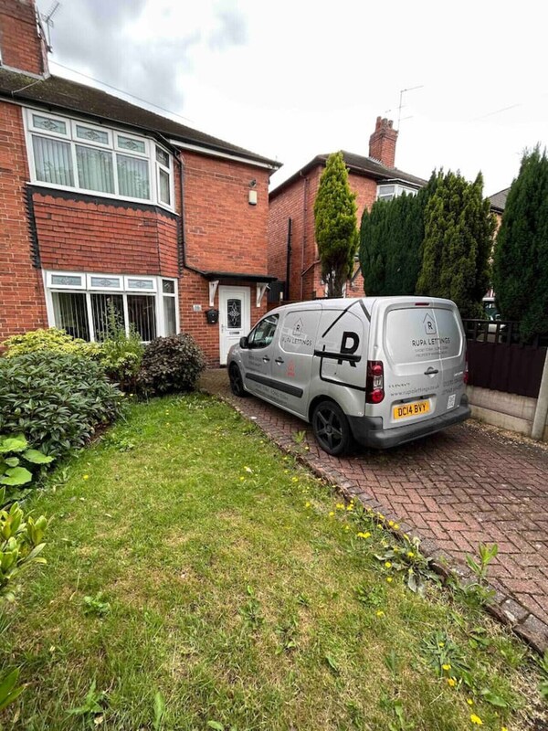 Lovely House & Driveway Parking - Congleton