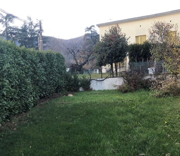 Jolie Maison De Ville Avec Grand Jardin Clôturé Pour Accueillir Vos Animaux. - Gap
