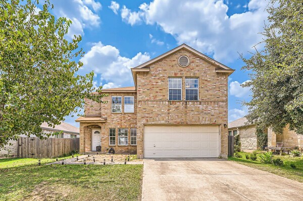 Bright & Charming Entire House In Peaceful Neighborhood - Cedar Park, TX