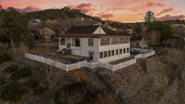 Luxe 4-bedroom Bungalow With Whiskey Room, Half Mile To Whiskey Row, Prescott - Prescott, AZ