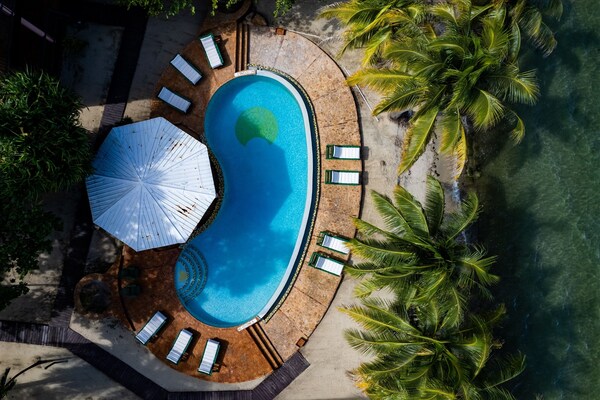 Tbs 37 Beachside-resort Style With Pool, 1 Bedroom - Placencia