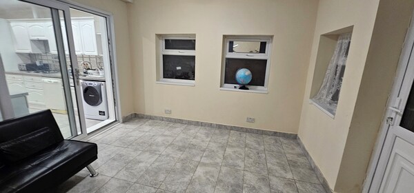 Entire Home In Greater London Of Dagenham - Romford