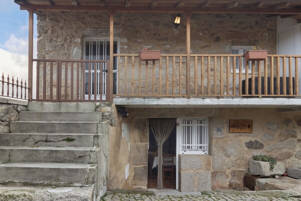 Chalet 'Cantinho De Tourem' With Mountain View, Private Terrace And Wi-fi - Portugal