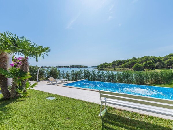 Villa Vizula By Interhome - Premantura