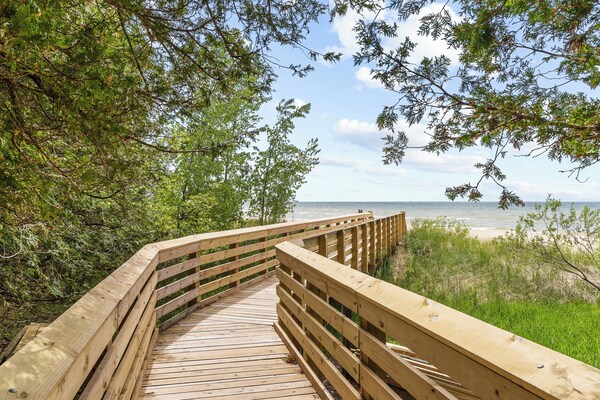 Greenwood Beach House - Beach Access And A Variety Of Outdoor Activities. - Pentwater, MI