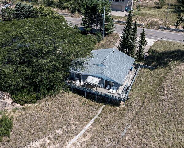 Beachfront Cottage On North Shore Grand Haven - Grand Haven, MI