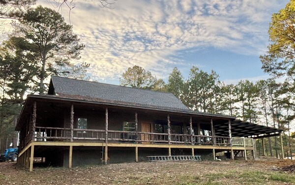 1850 Log Cabin With 2 Br, 2 Baths, W/d, Mini Split A/c, Carport Attached - Arkadelphia, AR