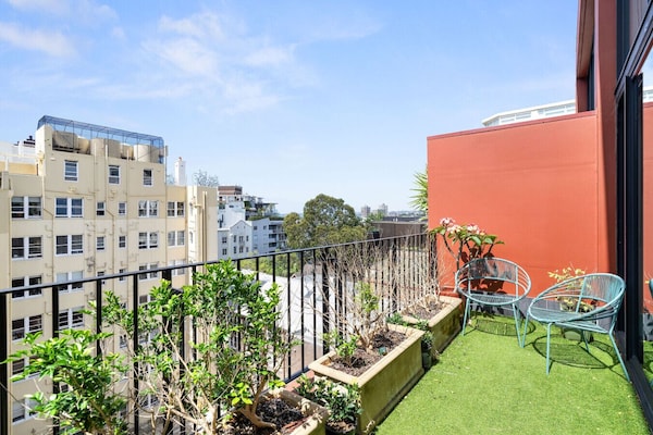 Luxury New York Sky Pad - With Views + Gym +Sauna - Bondi Beach