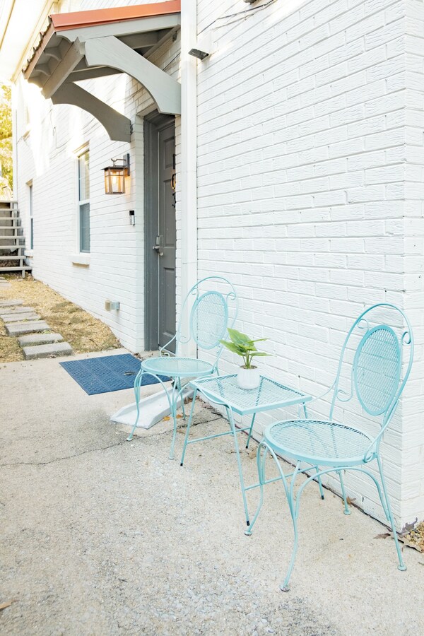 Charming 2 Bedroom - Minutes To Samford And Uab! - Homewood, AL