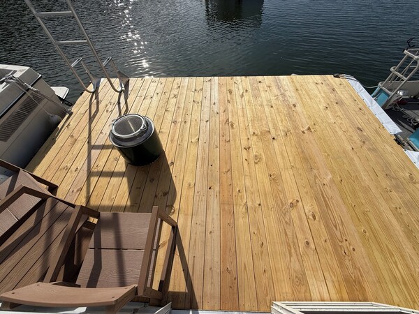 Tiny Floating Cabin On Norris Lake! - Norris Lake, TN