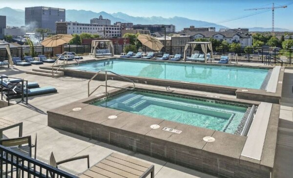 Stunning 1bd Pool/htub/gym Near Convention Centre - University of Utah Hospital, Salt Lake City
