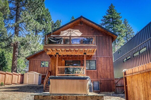4 Br Retreat With Lakeview And Hot Tub - Lake Tahoe