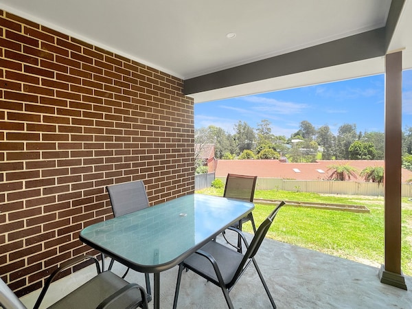 Spacious 4-bed House Near Batemans Bay Centre - Batemans Bay