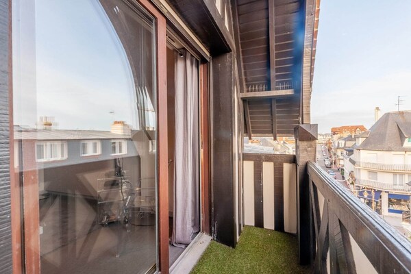 Apartment With Parking On Place De Morny - Deauville