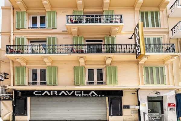 Hotel Avaton - Cosy Bedroom - Cannes Centre - Cannes