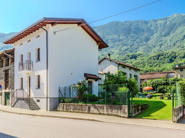 Magnifica Villa Indipendente Per 5 Persone Con Wifi, Tv, Patio, Animali Ammessi E Parcheggio - Lago di Como
