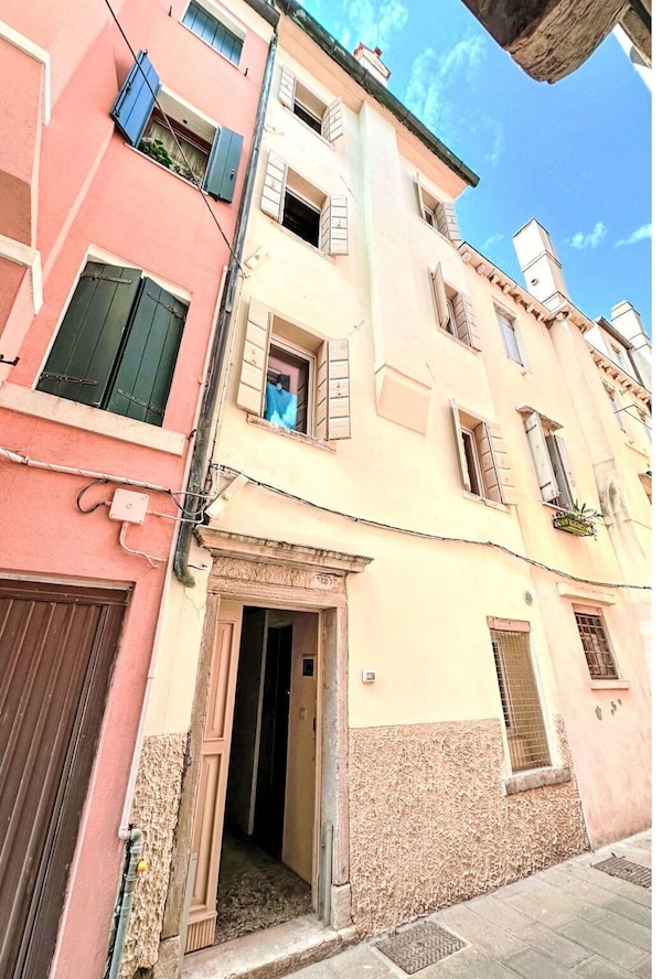 Bellissima Villa Indipendente Per 4 Persone Con A/c, Wifi, Tv, Balcone E Parcheggio - Sottomarina