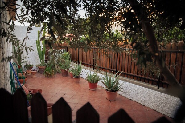 Wonderful Studio Apartment A Stone's Throw From The Castrum Novum Excavations And 150 Mt From The Sea. - Santa Marinella