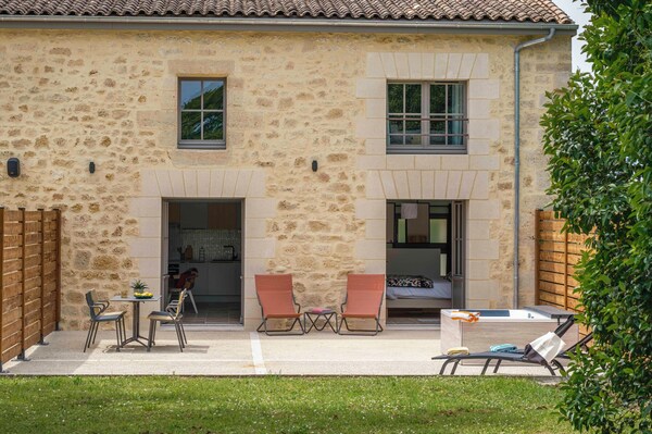 Location De Vacances Le Duplex Au Clos Marcamps. Entre Bordeaux Et St Emilion. - Teuillac
