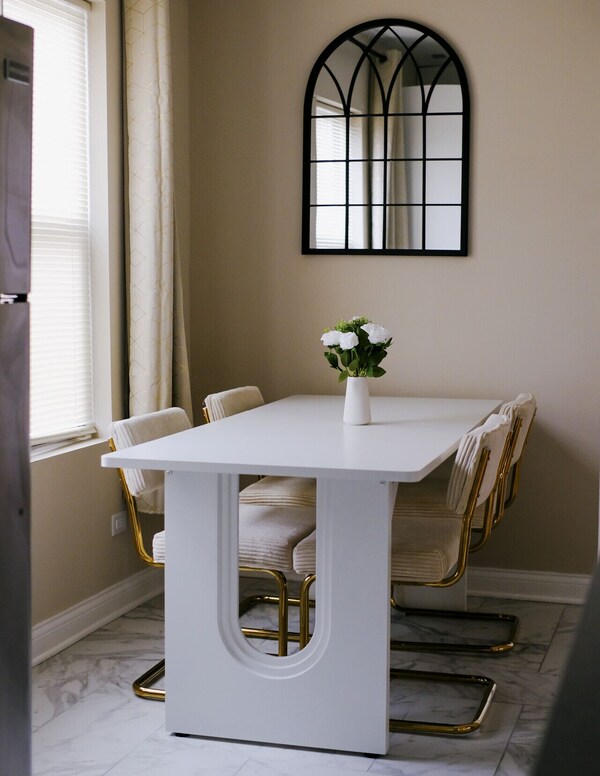 Chicago Chic: Cozy 1br With Stylish Workspace - Chicago, IL