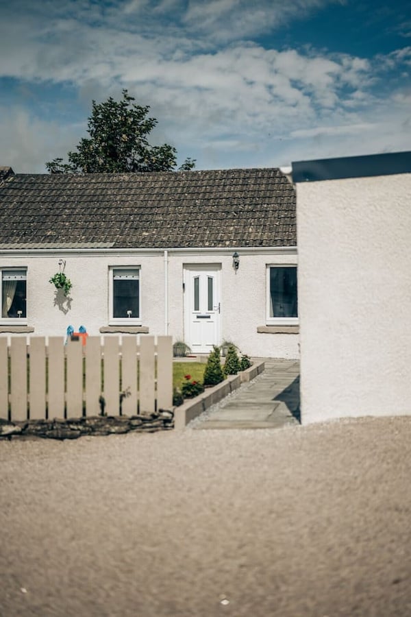 Charming Forfar House + Hot Tub - Glamis Castle