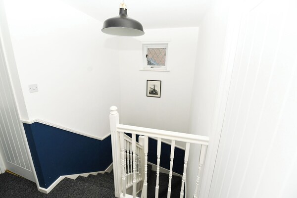 Modern Home In Barnsley - Barnsley