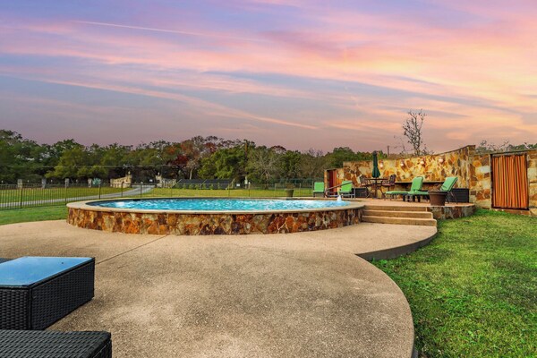 Mill Race Lodge I Waterfront, Pool, Wimberley - Wimberley, TX