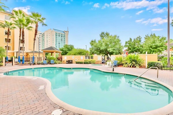 Spacious Suite Near Disney W Pool, Hot Tub, Arcade - Orlando, FL