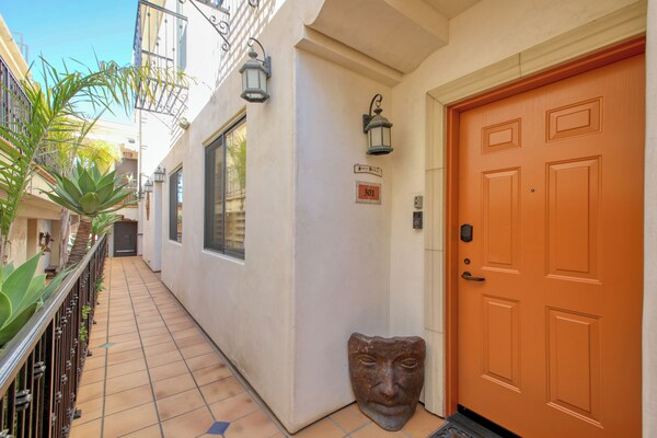 Coastal Mountain View Retreat At Valentina Suites - Suite 301 - Pismo Beach, CA