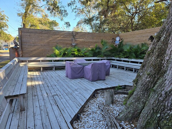 Pet Friendly Cottage Near Beach & Pier Village - Brunswick, GA