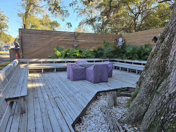 Pet Friendly Cottage Near Beach & Pier Village - Jekyll Island, GA