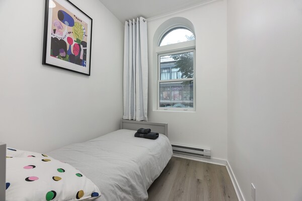 Amazing Condo In The Heard Of The City - Montreal