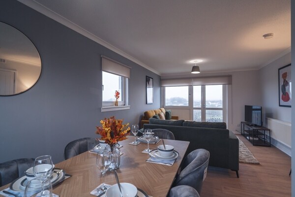 Refreshing Modern Apartment In South Lanarkshire - Glasgow