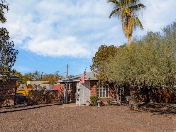 Springtime Oasis! Sun-kissed 1br Near Uofa - Tucson, AZ