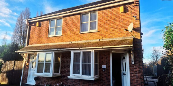 Comfy 2 Bedroom House On Quiet Street With Great Car Parking - Leicestershire