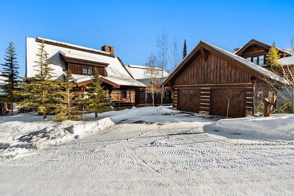 Stunning Mountain Retreat Located In Spanish Peaks - Big Sky, MT