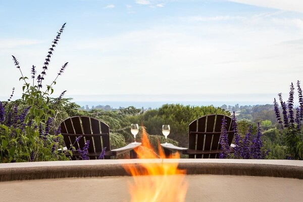 Cozy Sanctuary: Fireside, Pool, And Nature Trails For Your Discovery - Santa Cruz, CA