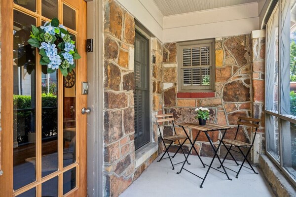 This Is Your Home Away From Home! Warm & Comfy 2bd - Lake Worth, TX
