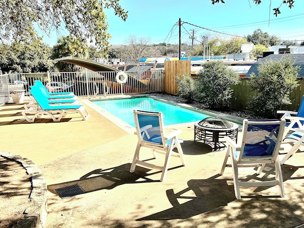 Travis Heights, Soco, Full Condo W/pool - Austin, TX