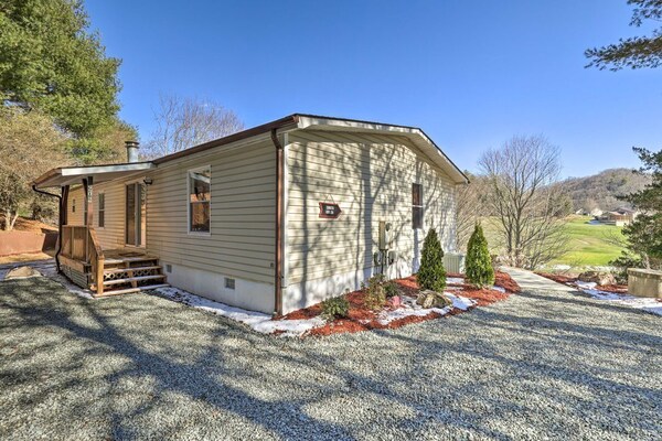 Charming 3-bedroom Bungalow With Hot Tub And A Game Room Near Boone - Boone, NC