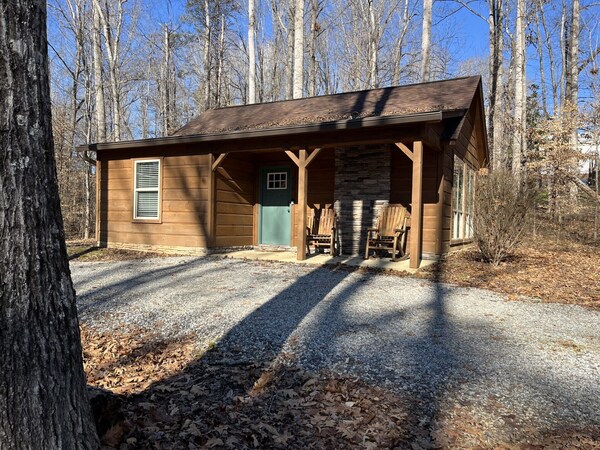 Charming 2-bedroom Cabin With Wifi In Brilliant Winston-salem - Winston-Salem, NC