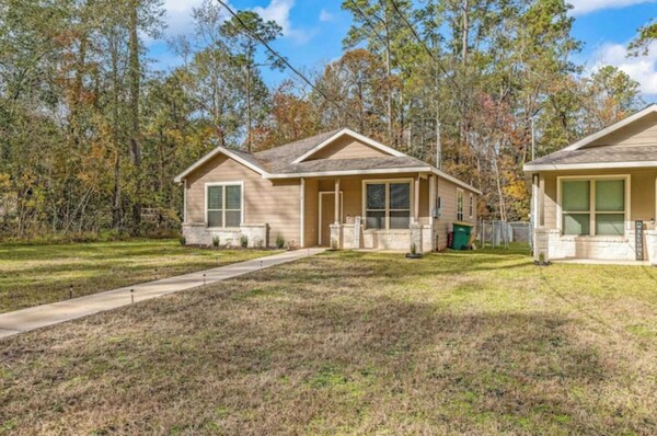 Modern Very Clean 3 Bedroom Home Lake Conroe - Magnolia, TX