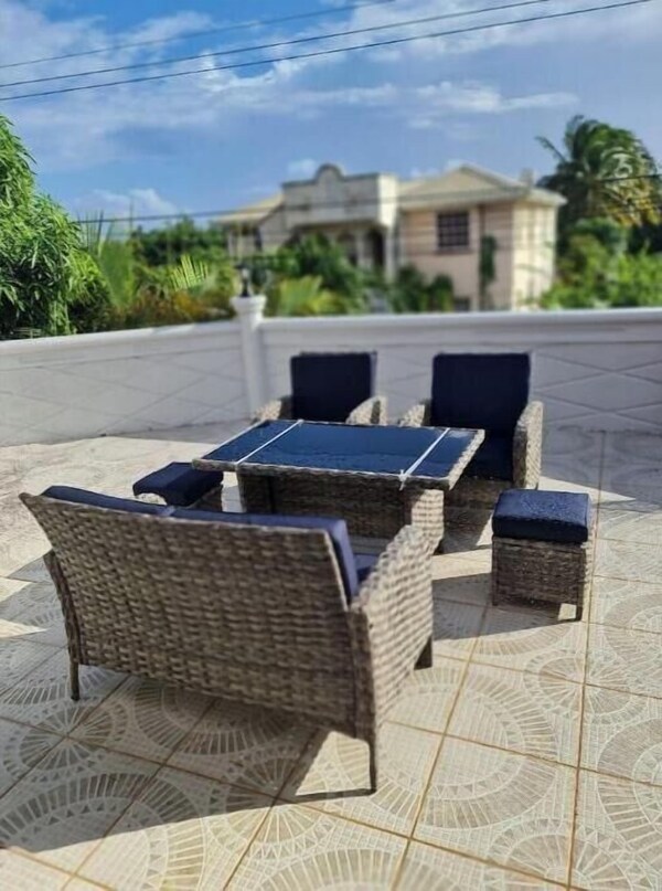 Relax In Peace And Comfort In A 1-bedroom Flat In Christ Church With Wifi, Ac - Barbados